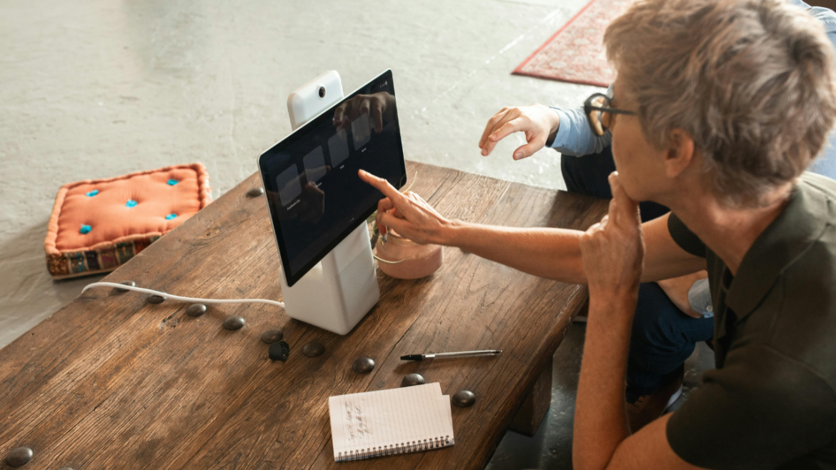 How Digital Confusion Affects Confidence Within Seniors - Leading Edge ...